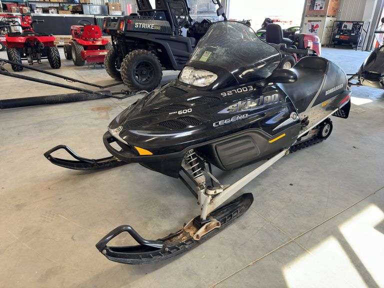 2003 SKI DOO LEGEND 600 SNOWMOBILE - Shackelton Auctions Inc.