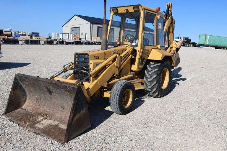 FORD 455 TRACTOR / LOADER/ BACKHOE - Shackelton Auctions Inc.