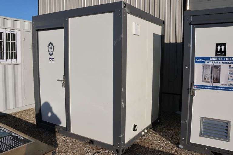 BASTONE PORTABLE RESTROOM WITH SHOWERS - Shackelton Auctions Inc.
