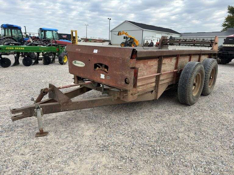 NEW IDEA TANDEM AXLE MANURE SPREADER - Shackelton Auctions Inc.