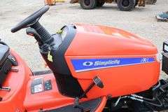2011 SIMPLICITY LEGACY XL27 SUB COMPACT TRACTOR - Shackelton Auctions Inc.