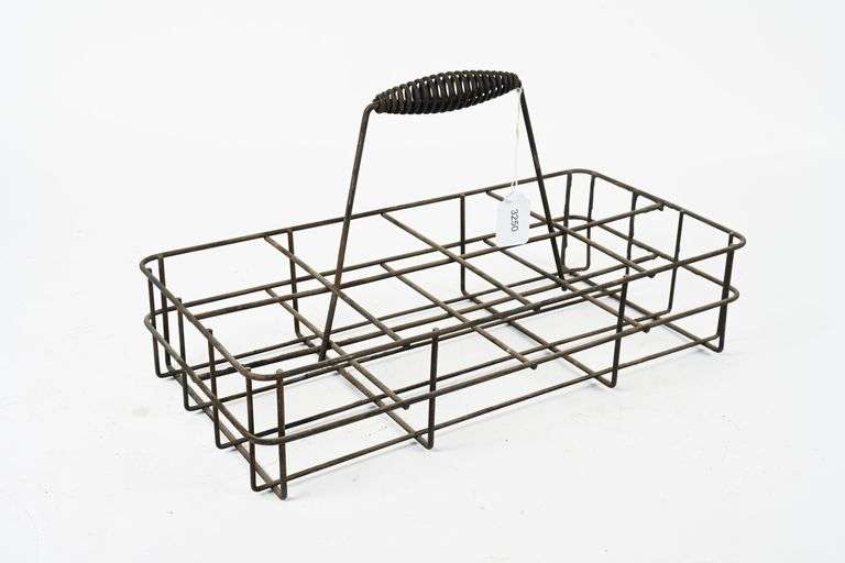 8 MOTOR OIL GLASS QUART BOTTLE WIRE CARRIER - Shackelton Auctions Inc.