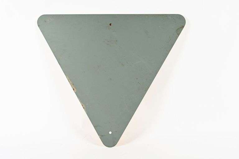YIELD METAL ROAD SIGN - Shackelton Auctions Inc.
