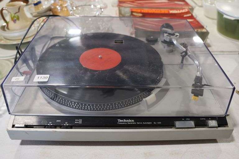 TECHNICS RECORD PLAYER MODEL SL220 - Shackelton Auctions Inc.