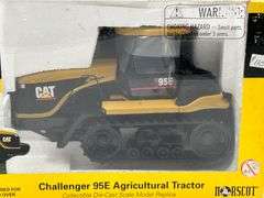 CAT CHALLENGER 95E TRACK TRACTOR - NORSCOT -1/32 - Shackelton Auctions Inc.