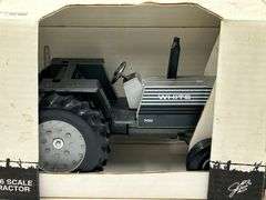 WHITE 700 TRACTOR -SCALE MODELS -1/16 - Shackelton Auctions Inc.
