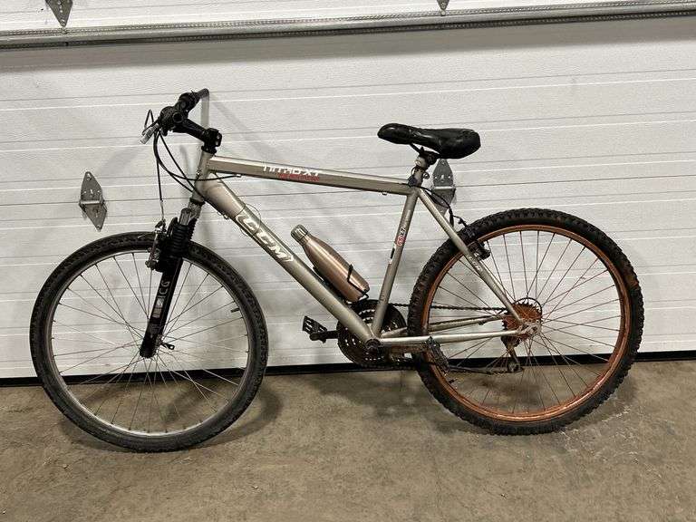 CCM NITRO XT 21 SPEED BICYCLE - Shackelton Auctions Inc.