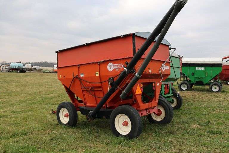 UNVERFERTH 325 GRAVITY BOX, WAGON & AUGER - Shackelton Auctions Inc.