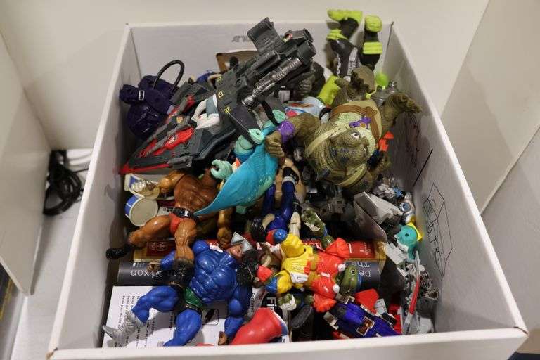 BOX OF ACTION FIGURES, BOOKS & FAN - Shackelton Auctions Inc.