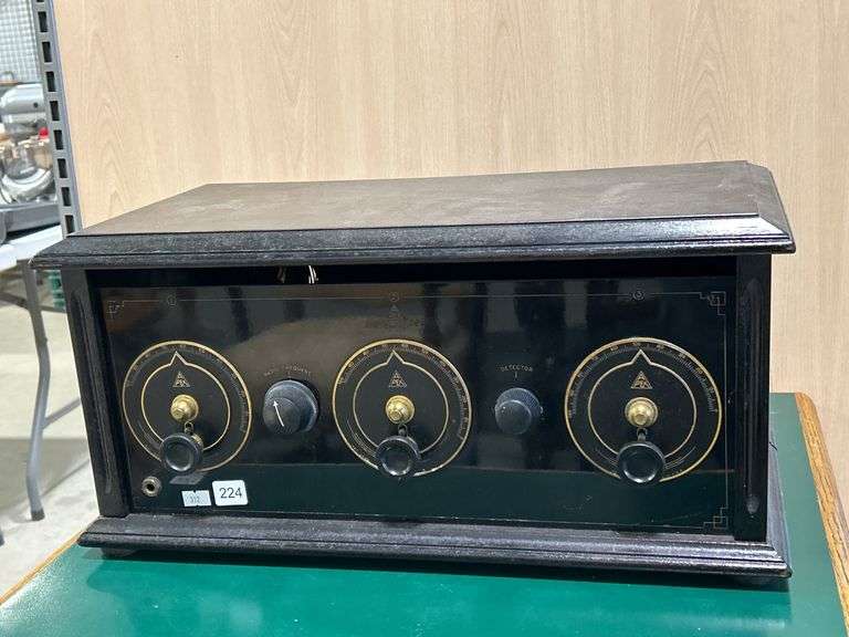 APEX SUPERFIVE RADIO (NO PLUG) - 21.5"X11"X10" - Shackelton Auctions Inc.