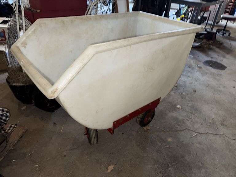 POLY FEED CART - Shackelton Auctions Inc.