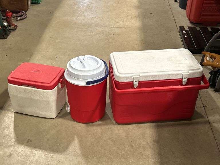 2 COOLERS & THERMOS - Shackelton Auctions Inc.
