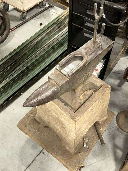 51 KG ANVIL WITH ATTACHMENTS AND CART BROOKS ENGLAND 1964 - Shackelton ...