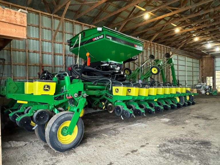 JOHN DEERE 1770NT 24 ROW PLANTER - Shackelton Auctions Inc.