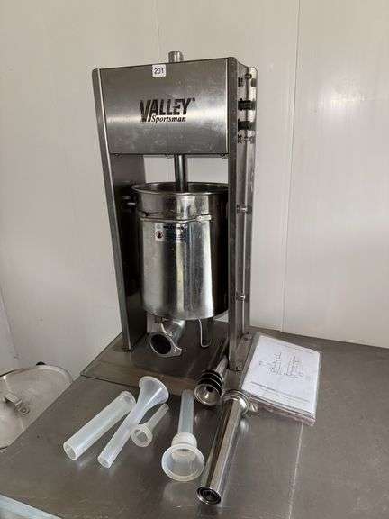 VALLEY SPORTSMAN SAUSAGE STUFFER - Shackelton Auctions Inc.