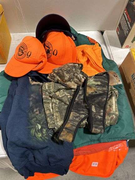 GROUP OF HUNTING/SAFETY CLOTHES - Shackelton Auctions Inc.