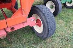 UNVERFERTH 325 GRAVITY BOX, WAGON & AUGER - Shackelton Auctions Inc.