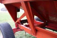 UNVERFERTH 325 GRAVITY BOX, WAGON & AUGER - Shackelton Auctions Inc.