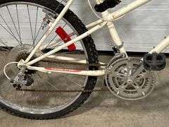 SUTEKI 15 SPEED BICYCLE - Shackelton Auctions Inc.