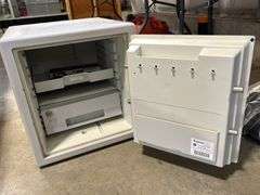 SENTRY S3877 SAFE - 16"X18"X18" - Shackelton Auctions Inc.