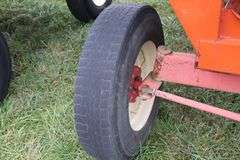 UNVERFERTH 325 GRAVITY BOX, WAGON & AUGER - Shackelton Auctions Inc.