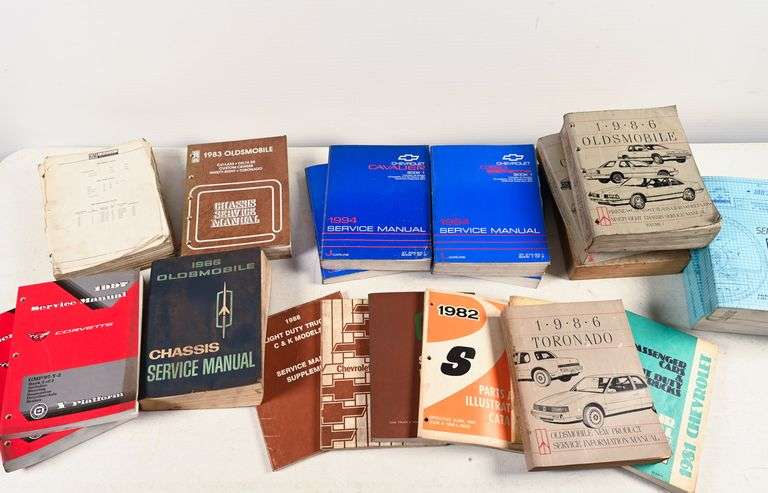 LARGE GROUP OF ASSORTED 1960'S - 90'S GM MANUALS - Shackelton Auctions Inc.