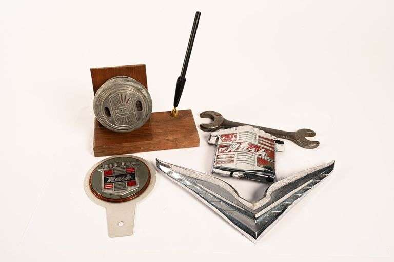 NASH HUBCAP,CAR BADGE,LICENSE PLATE TOPPER& WRENCH - Shackelton ...