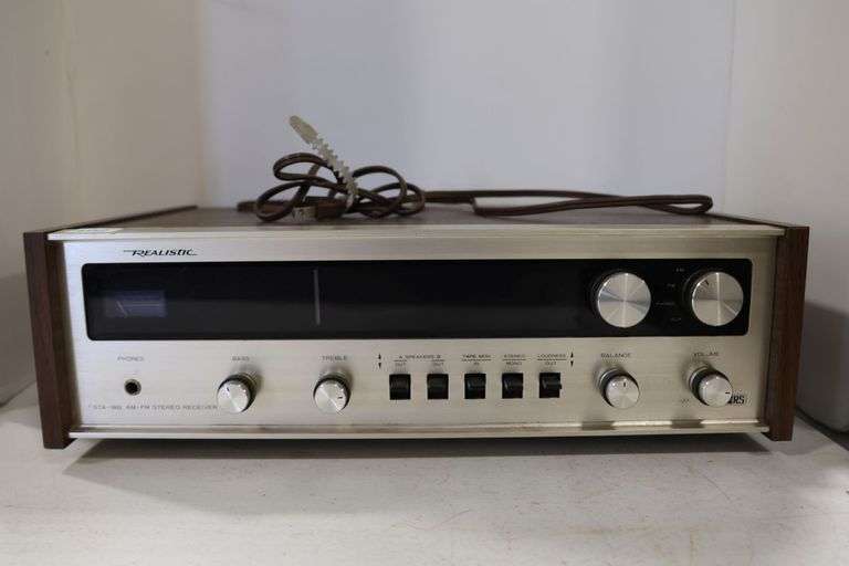 REALISTIC AM/FM STEREO RECIVER - Shackelton Auctions Inc.