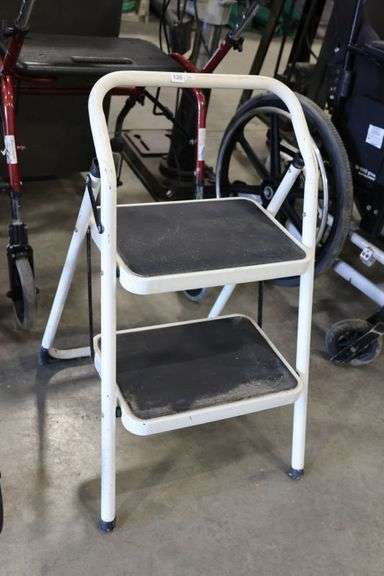 STEP STOOL - Shackelton Auctions Inc.