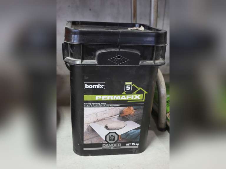 PAIL OF PERMAFIX MASONRY REPOINTING MORTAR - Shackelton Auctions Inc.