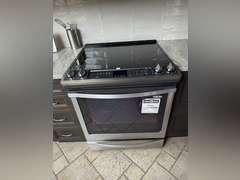 WHIRLPOOL 30” ELECTRIC FLAT TOP RANGE - Shackelton Auctions Inc.
