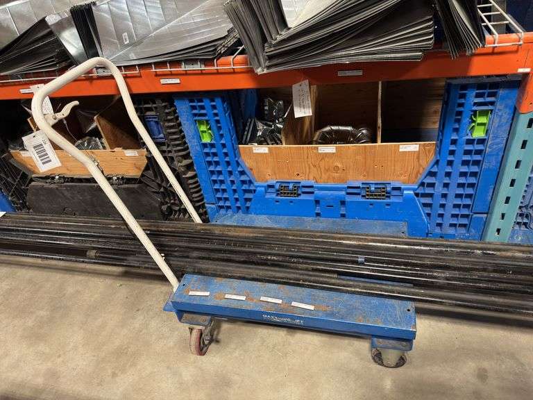 MAXX MINI LIFT CART - Shackelton Auctions Inc.