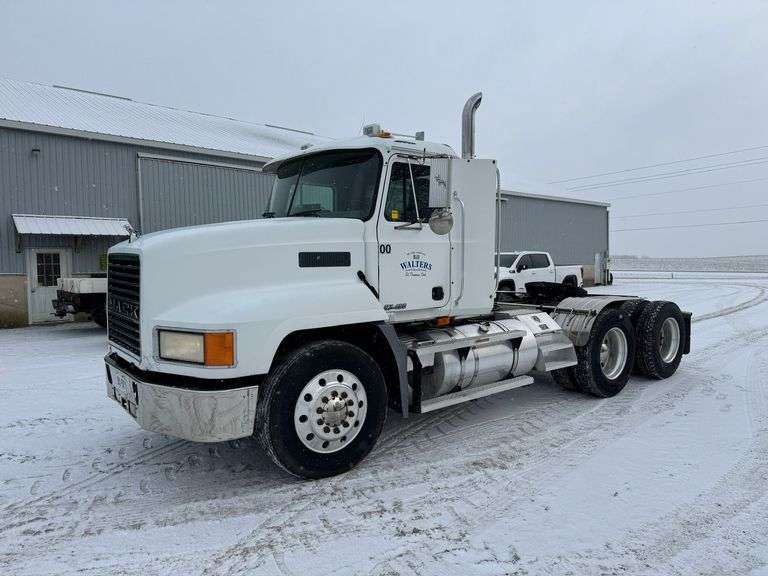 2000 MACK E7-460 TRANSPORT TRUCK - Shackelton Auctions Inc.