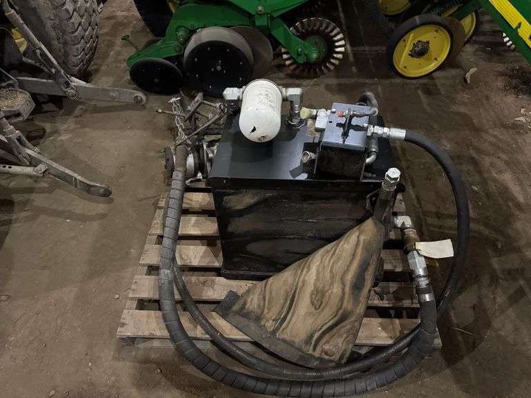 PTO PUMP AND HYDRAULIC TANK. - Shackelton Auctions Inc.