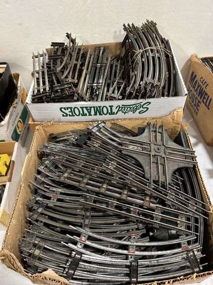 LARGE GROUP OF O-GAUGE TRAIN TRACKS - Shackelton Auctions Inc.