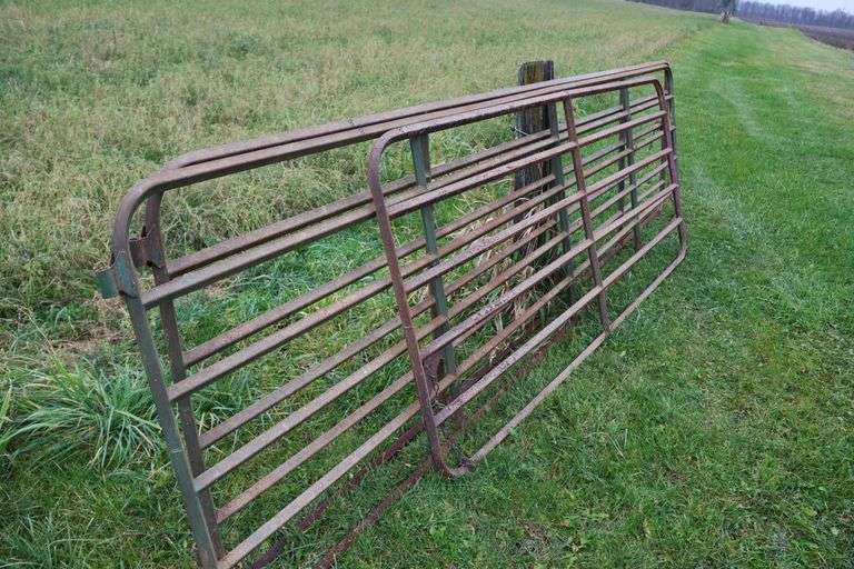 3 DIAMOND BAR GATES - Shackelton Auctions Inc.