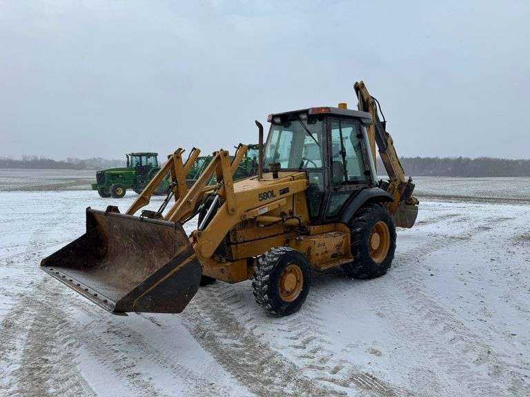 CASE 580L 4WD TRACTOR/LOADER/BACKHOE - Shackelton Auctions Inc.