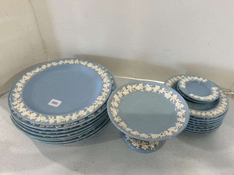 WEDGWOOD QUEEN'S WARE PLATES & PEDESTAL SERVING STAND - Shackelton ...