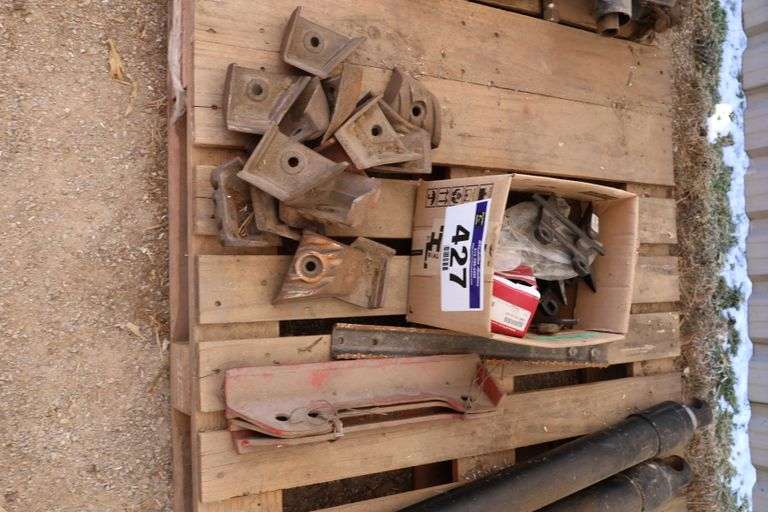 GROUP OF COMBINE PARTS, KNIFE GUARDS & SECTIONS - Shackelton Auctions Inc. GROUP OF COMBINE PARTS, KNIFE GUARDS & SECTIONS - Shackelton Auctions Inc.