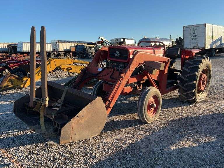 MASSEY FERGUSON DIESEL 165 TRACTOR & LOADER - Shackelton Auctions Inc.