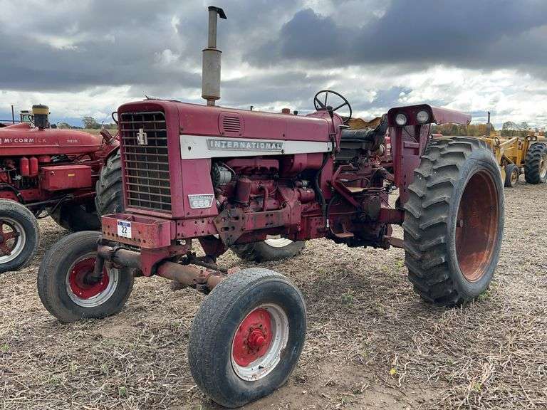 INTERNATIONAL FARMALL 656 DIESEL TRACTOR - Shackelton Auctions Inc.