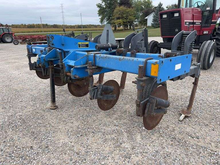 DMI 2500 5 SHANK 3PTH SUBSOILER - Shackelton Auctions Inc.