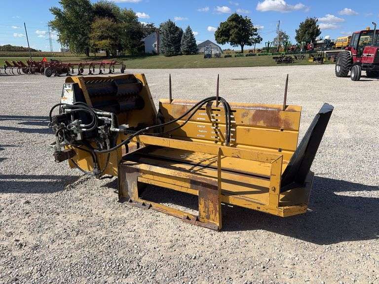 TUBLINE BOSS 3710 BALE PROCESSOR - Shackelton Auctions Inc.