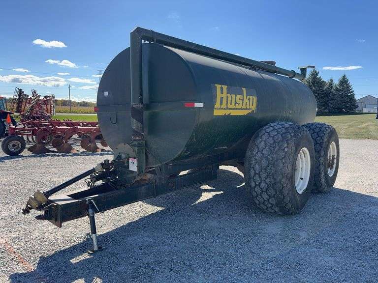 HUSKY 3850 T/A MANURE TANKER - Shackelton Auctions Inc.