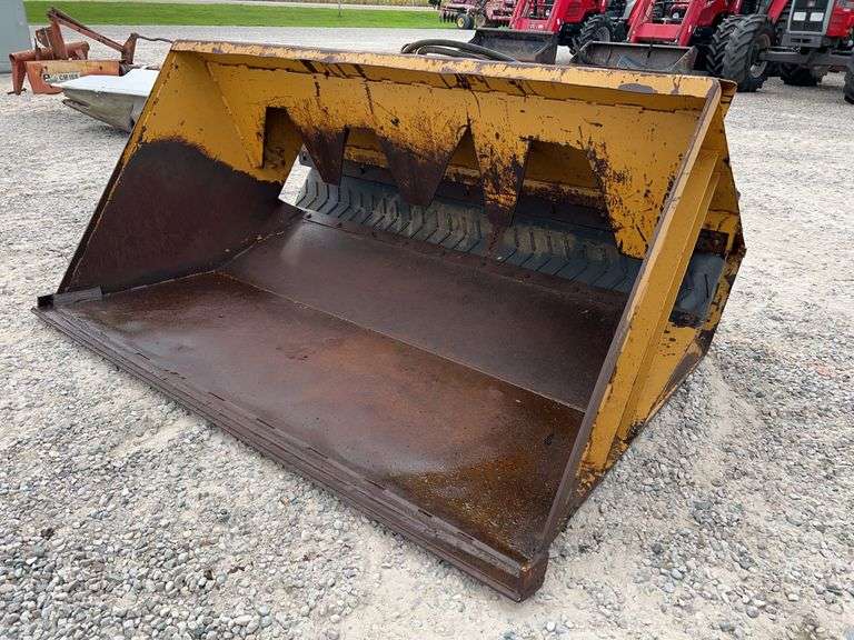 HLA 84" SIDE SLINGER BUCKET - Shackelton Auctions Inc.