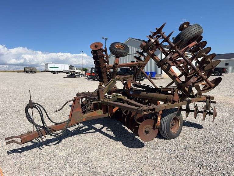 WHITE 271 20'8" ROCK FLEX DISC - Shackelton Auctions Inc.