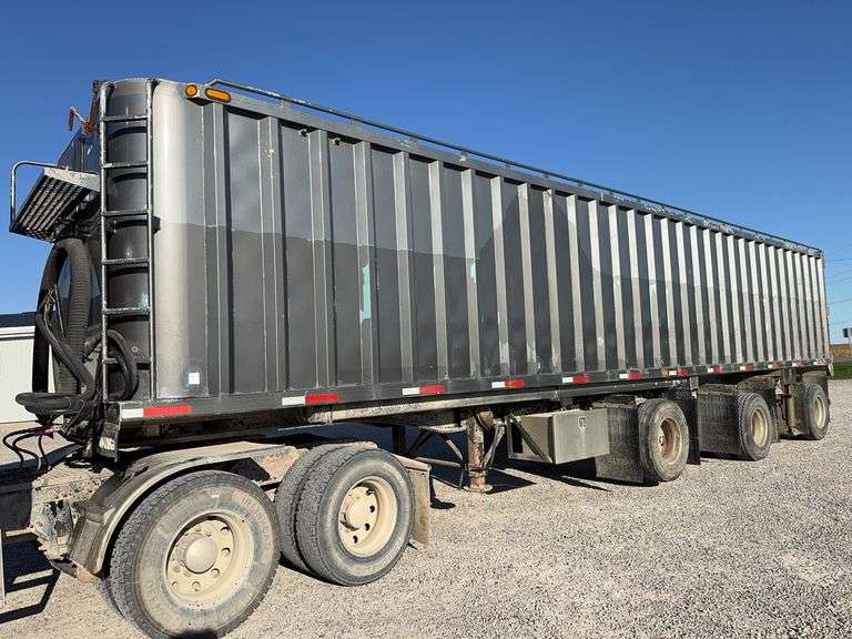 2002 WALINGA FEED TRAILER - Shackelton Auctions Inc.