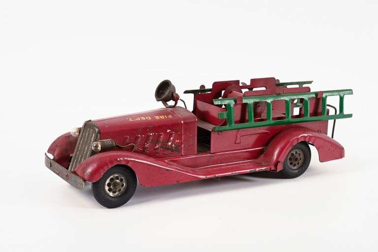 1930'S MARX PRESSED STEEL WIND-UP FIRE TRUCK - Shackelton Auctions Inc.