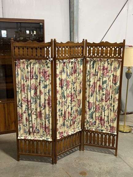 ROOM DIVIDER - Shackelton Auctions Inc.
