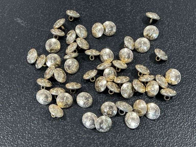 LARGE COLLECTION OF QUEBEC POLICE FORCE BUTTONS - Shackelton Auctions Inc.